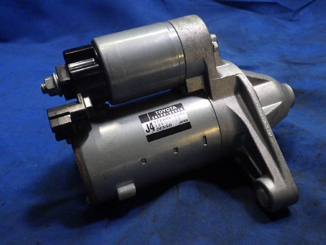 【やや傷や汚れあり】R4年 ヤリス MXPA10 セルモーター スターター M15A-FKS 2974km 28100-K0040 ...