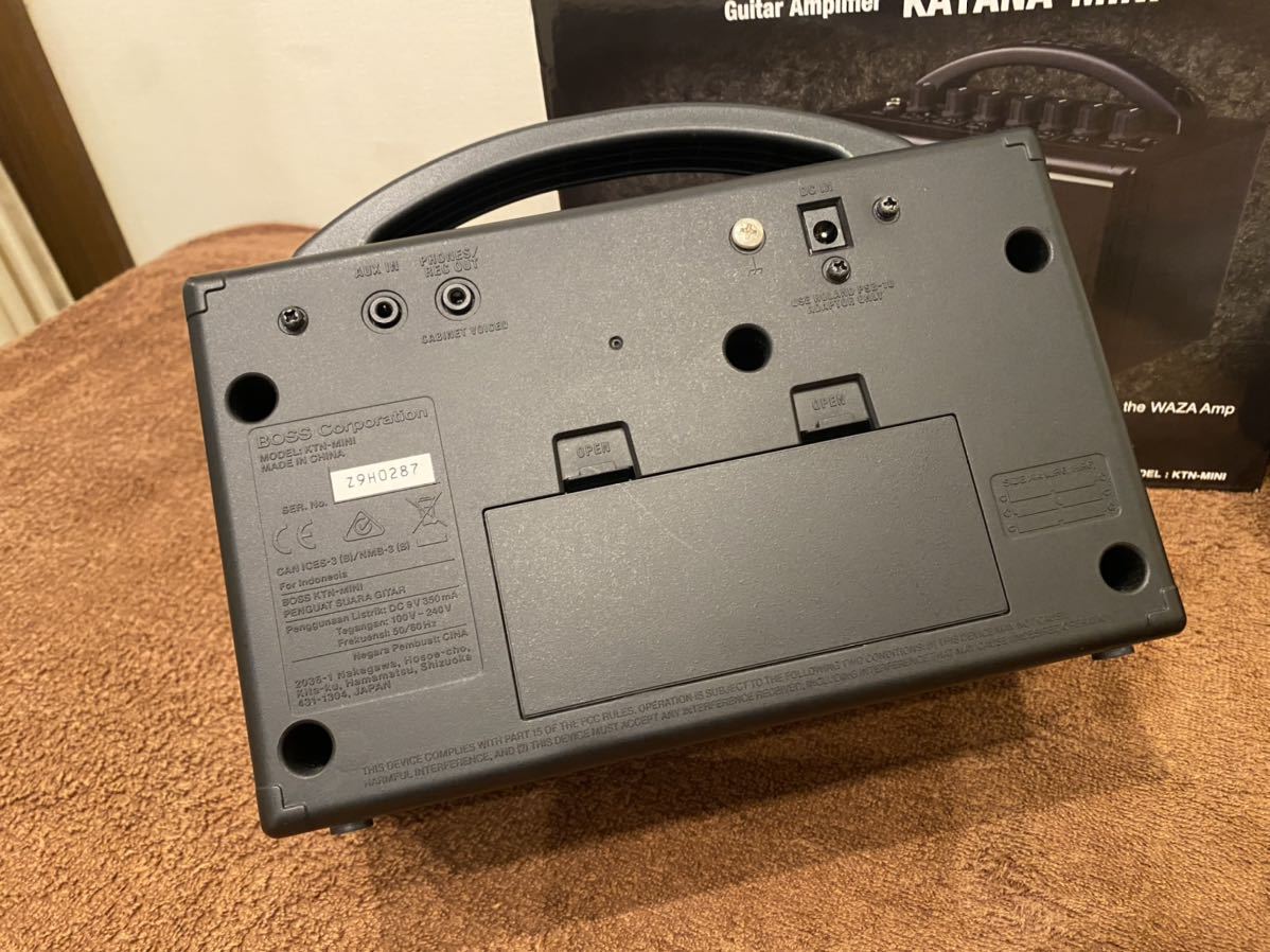 【目立った傷や汚れなし】【美品】BOSS KATANA-MINI、ZOOM G1 X FOUR、Monster Cable 3.6m × 2 ...