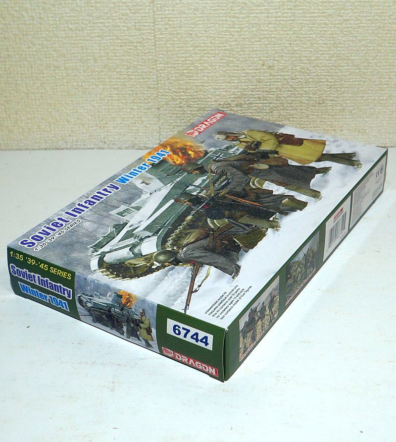 【未使用】ドラゴン DRAGON 1/35 ソビエト 歩兵 1941年 冬WWⅡ 6744 冬季服 ライフル ミトン パン袋 プラモデル ...