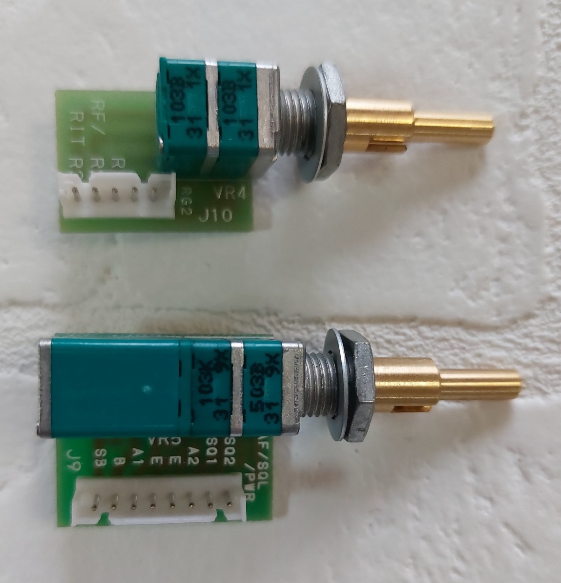 【未使用に近い】【送料込み】No.5644 TR-751・TR-851用修理用部品 スイッチ付2軸2連ボリューム （PWR、SQL、VOL用 ）/（RIT、RF用）2点セットの落札情報詳細 ...