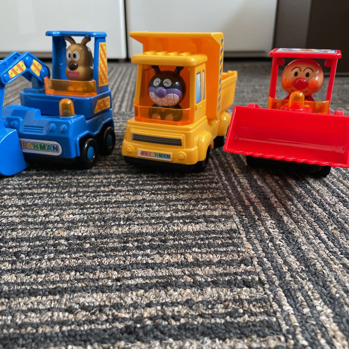 【目立った傷や汚れなし】アンパンマン 工事車両の落札情報詳細 - ヤフオク落札価格検索 オークフリー