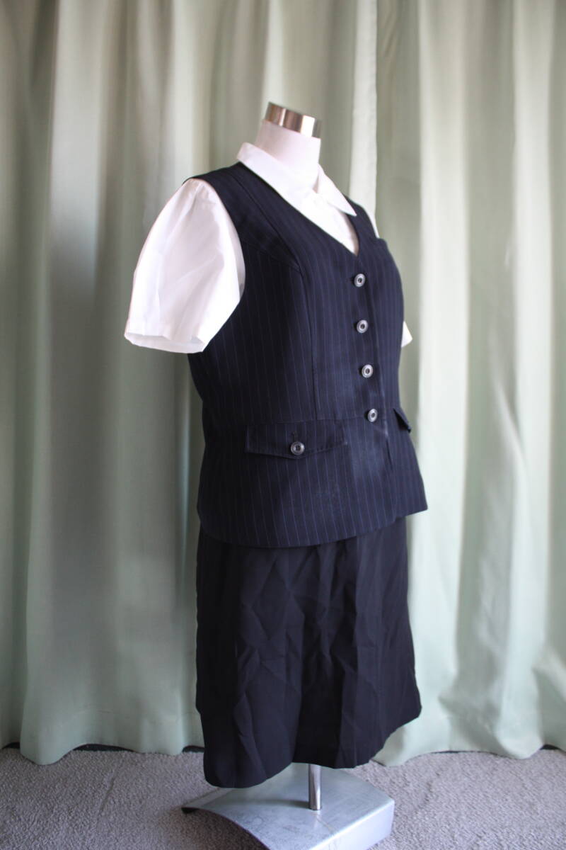 【目立った傷や汚れなし】OL制服・事務服Camui濃紺ストライプベスト・Amatir黒スカート 15号の落札情報詳細 - Yahoo ...