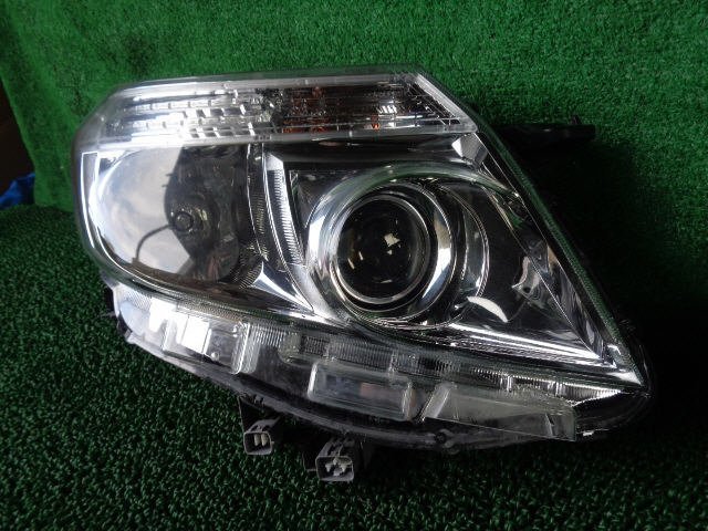 【やや傷や汚れあり】6kurudepa H26年 ノア Daa Zwr80g 右 ヘッド ランプ ライト 81130 28d00 Led