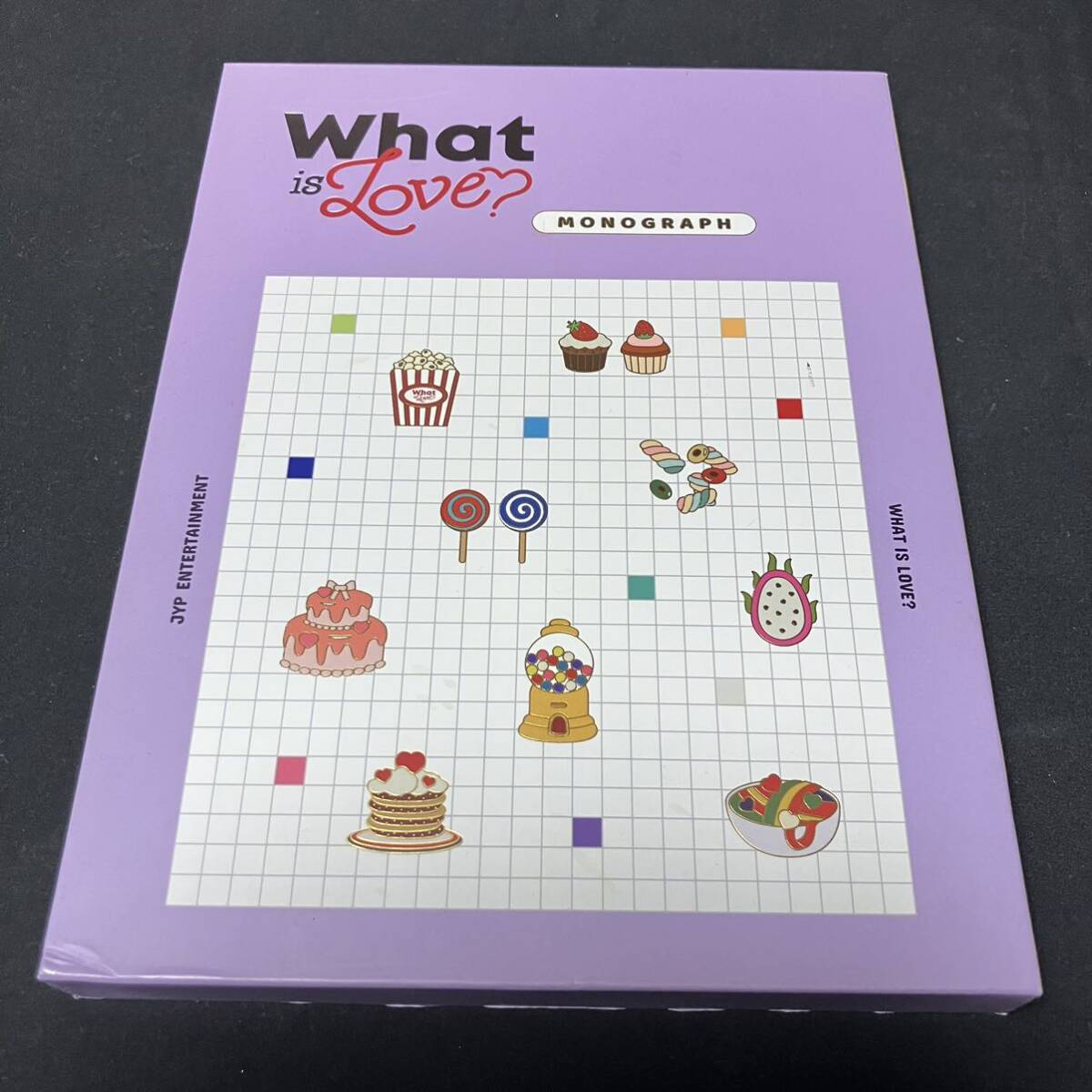 【やや傷や汚れあり】ZZ TWICE TWICE MONOGRAPH What is Love? ＜LIMITED EDITION ...