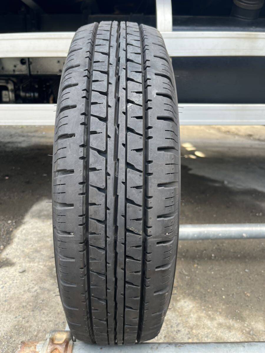【目立った傷や汚れなし】バリ山 165R13 8PR LT 2022年製 ダンロップ DUNLOP ENASAVE VAN01 夏タイヤ 1本 ...