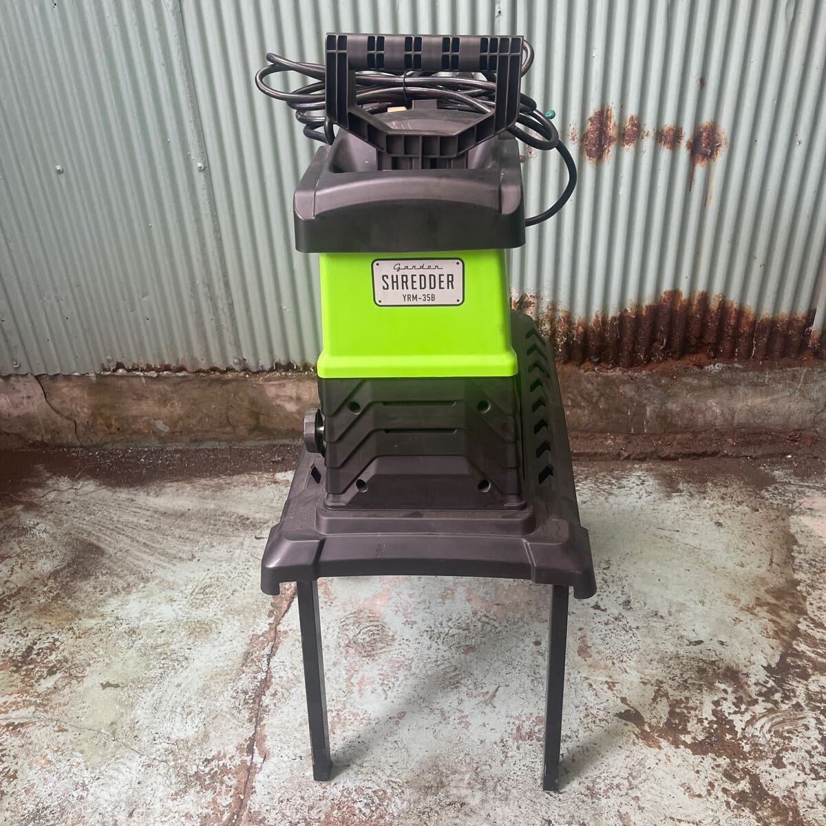 【やや傷や汚れあり】【山善】SHREDDER YRM-35B 粉砕機 電動ガーデンシュレッダー (粉砕能力φ25から35mm) (ローラーミル刃) (大容量55L) 動作確認済み 中古品の落札 ...