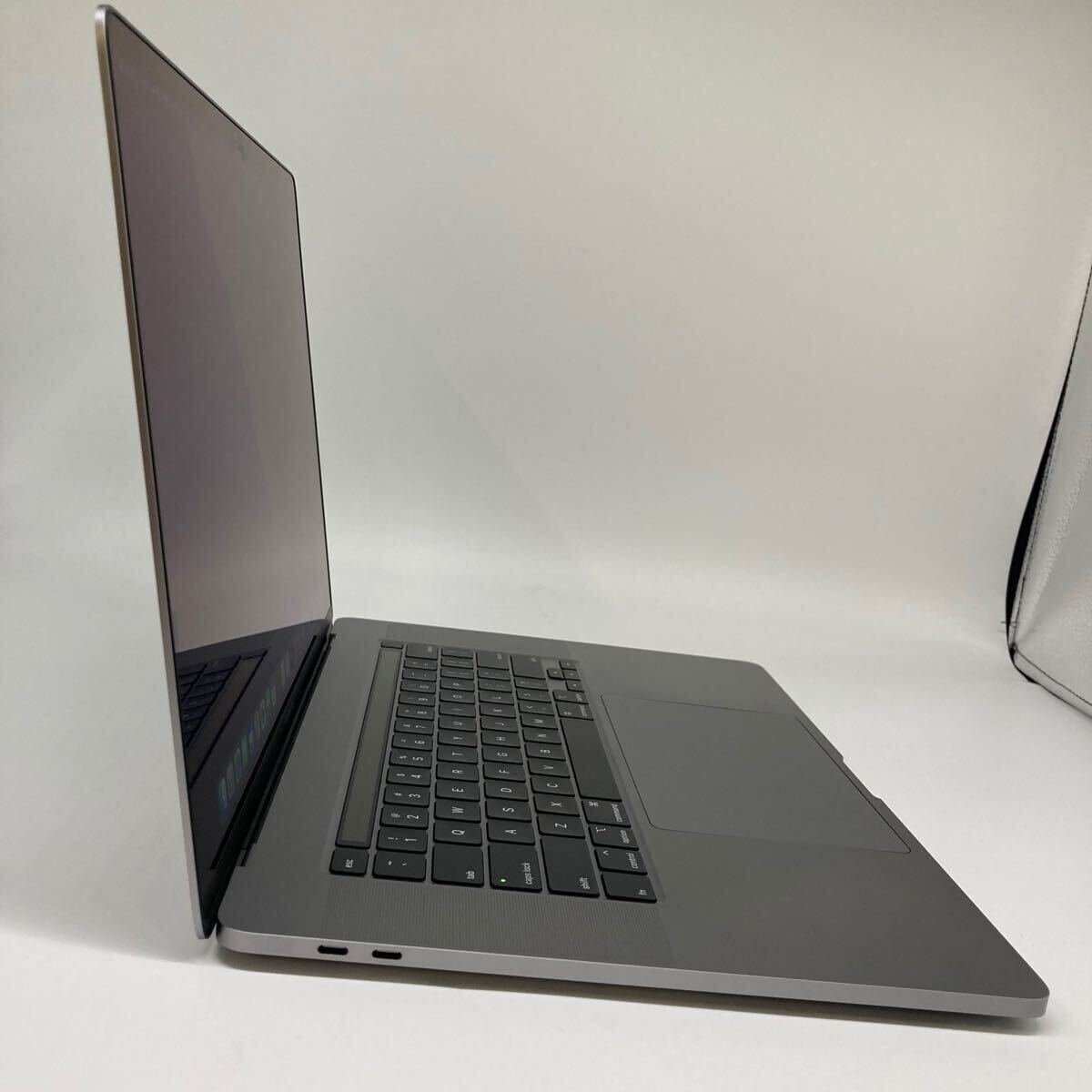 【やや傷や汚れあり】【1円～】 Apple MacBook Pro A1990 2018年 Core i7 32GB SSD 512GB 15.4インチ 2880×1800 AMD ...