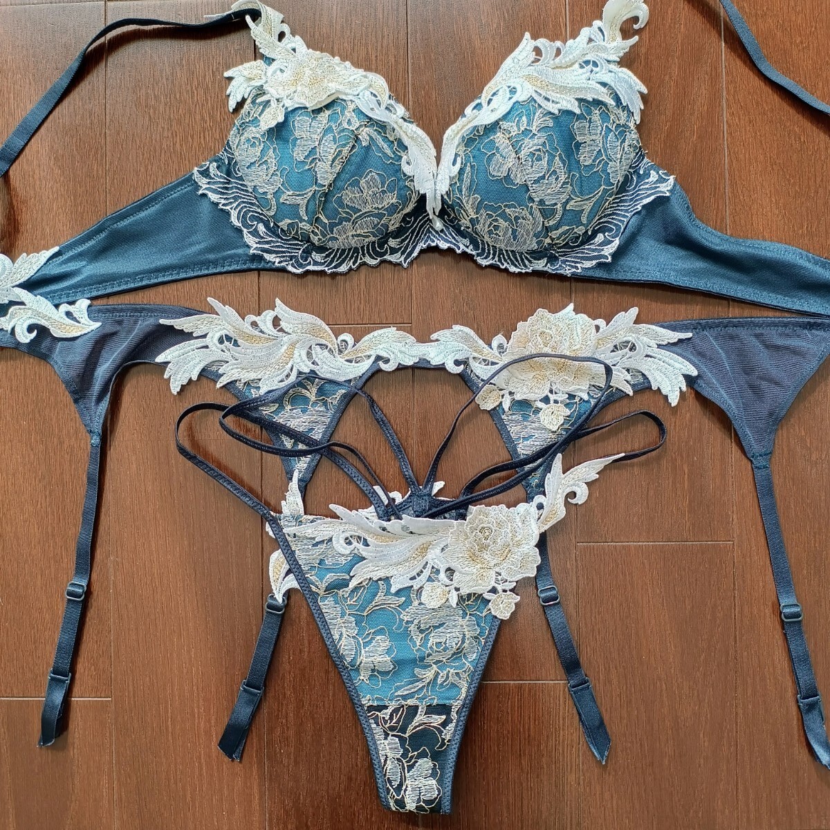 【目立った傷や汚れなし】☆ワコール サルート 94G バレリーナ ブラ Tバック ガーター セット LB C75ML 補正下着 40周年限定 ブラックスワンの落札情報詳細 - Yahoo ...