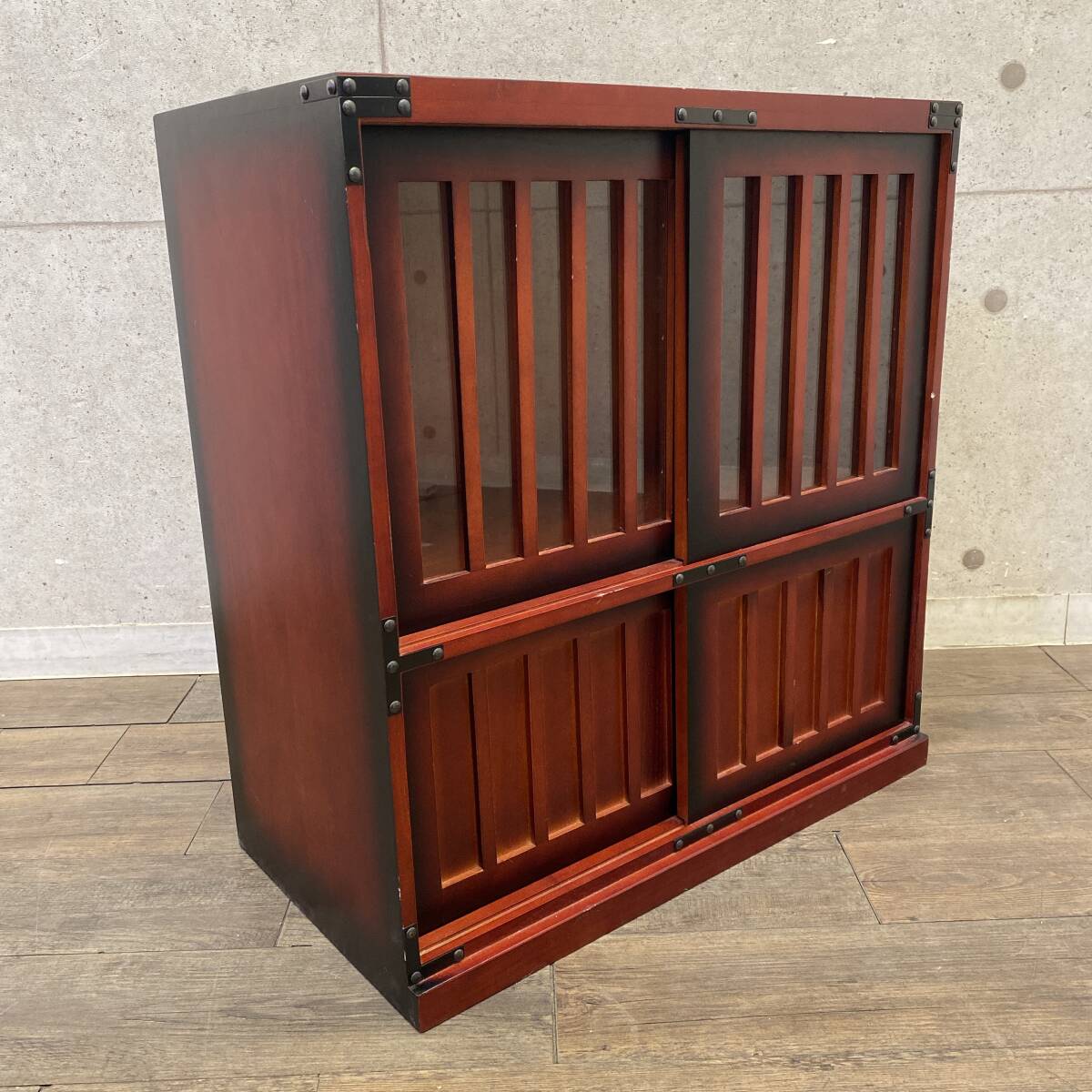 【傷や汚れあり】民芸調戸棚 水屋 ガラス引き戸 ミヤグチ企販 天然木桐材 W670×D350×H700 和ダンス 小物箪笥 現状品 A1030-5の落札情報詳細 - Yahoo!オークション ...