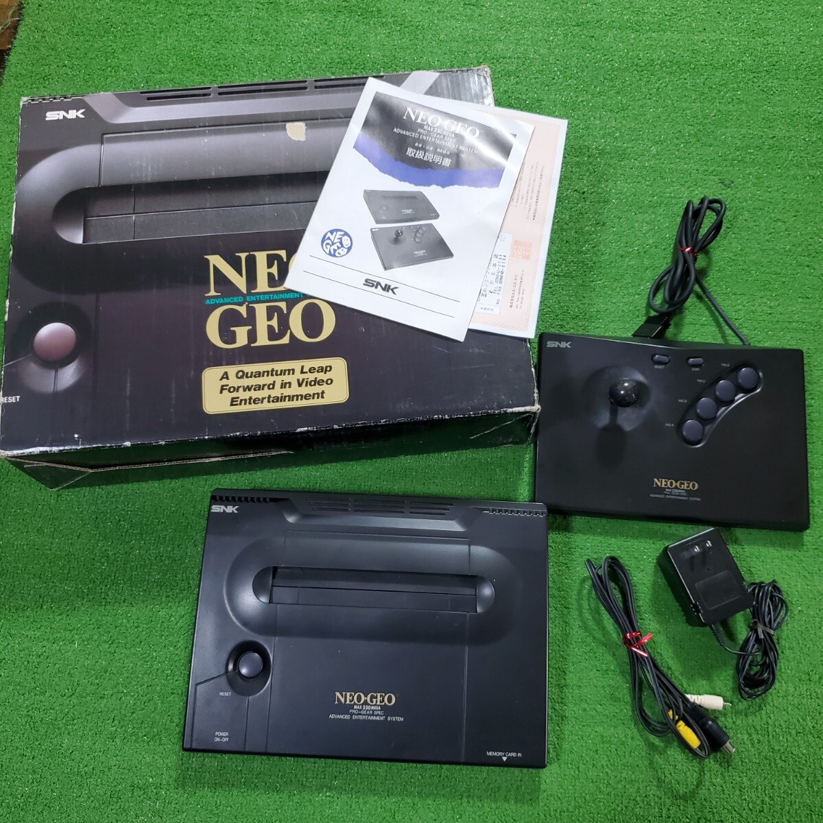 【やや傷や汚れあり】NEO-GEO ネオジオ MAX 330 MEGA PRO-GEAR SPEC 本体 通電確認済み NEO-O コントローラー ゲーム機 SNK NEOGEO 箱説あり 箱 ...