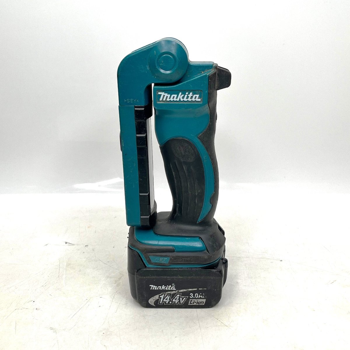 【やや傷や汚れあり】[9304-004] 1円スタート makita ML801 充電式LEDワークライト 動作確認済み BL1430 ...