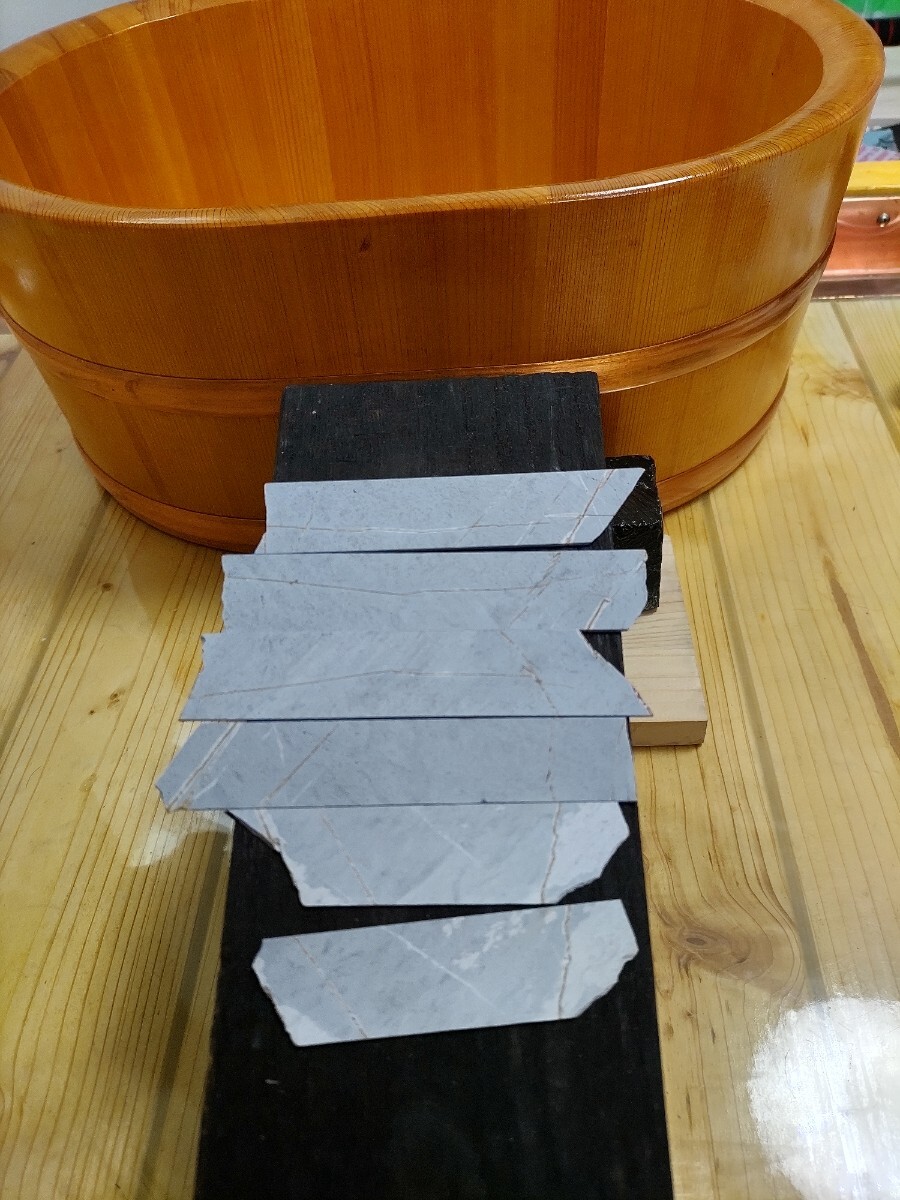 【未使用】内曇 刃艶 内雲 刃紋 内云 約1.2〜1.5mm 51g（51.9）天然砥石 刃引 刀装具 鍔 日本刀 包丁 ナイフ 刀研磨 指甲砥 刃 KINGTGの落札情報詳細 - Yahoo ...