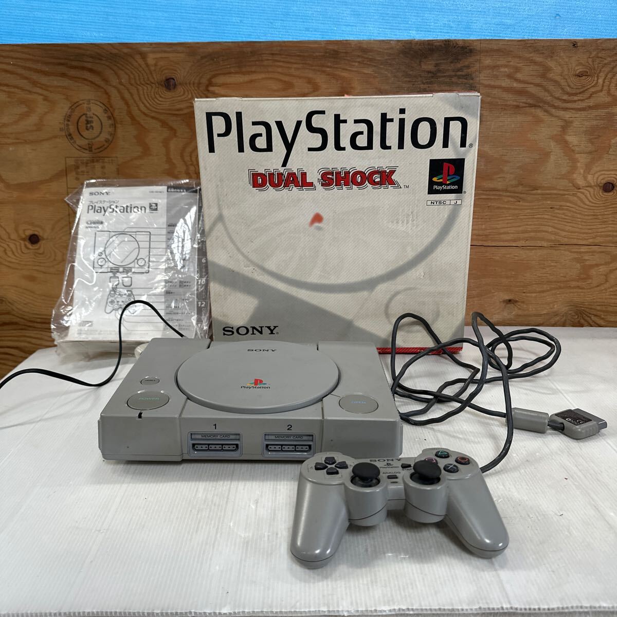 【傷や汚れあり】PlayStation SONY PS1 SCPH-7000 電源確認のみ プレステ ジャンク年式の割に綺麗 ソニー プレイ ...