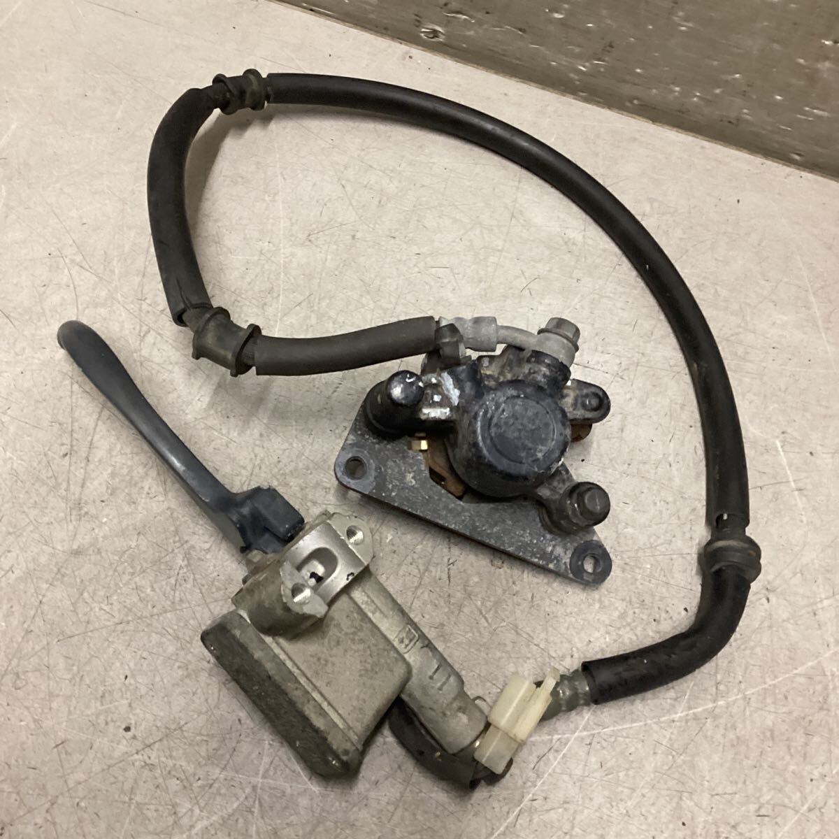 【傷や汚れあり】j16-2 ヤマハ ジョグ JOG SA39J フロントブレーキキャリパー マスターシリンダー 動作確認済み 純正部品の落札情報詳細 - Yahoo!オークション落札価格検索 ...