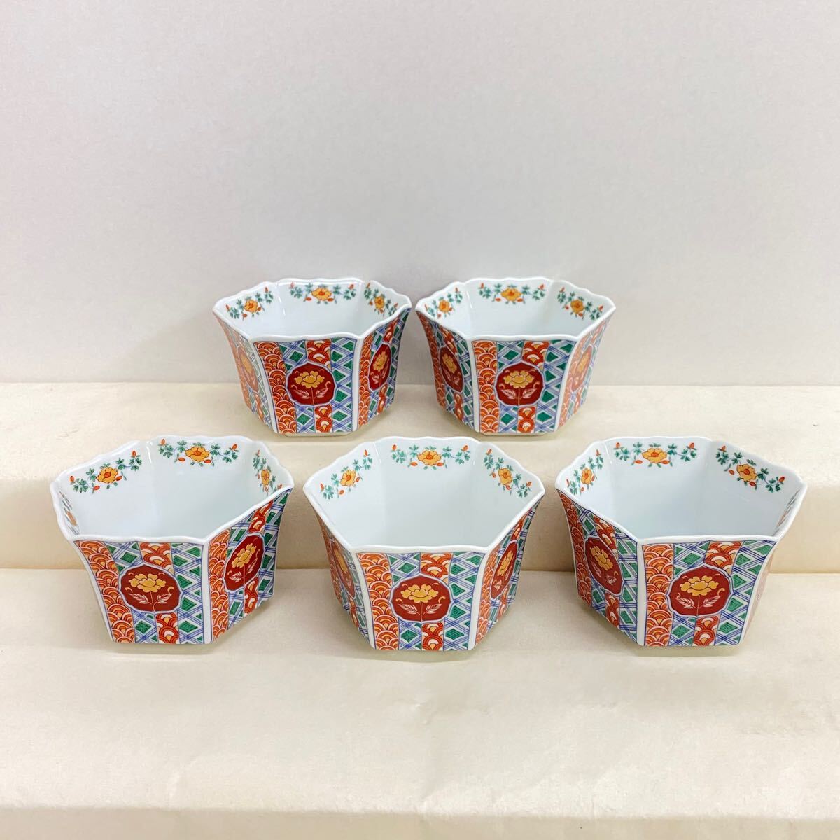【目立った傷や汚れなし】T58 有田焼 仁祥窯 六角小鉢 角鉢 赤絵古伊万里 牡丹 間取花紋 小鉢 伊万里 食器 鉢 和食器 陶印あり 5客セット まとめての落札情報詳細 - Yahoo ...