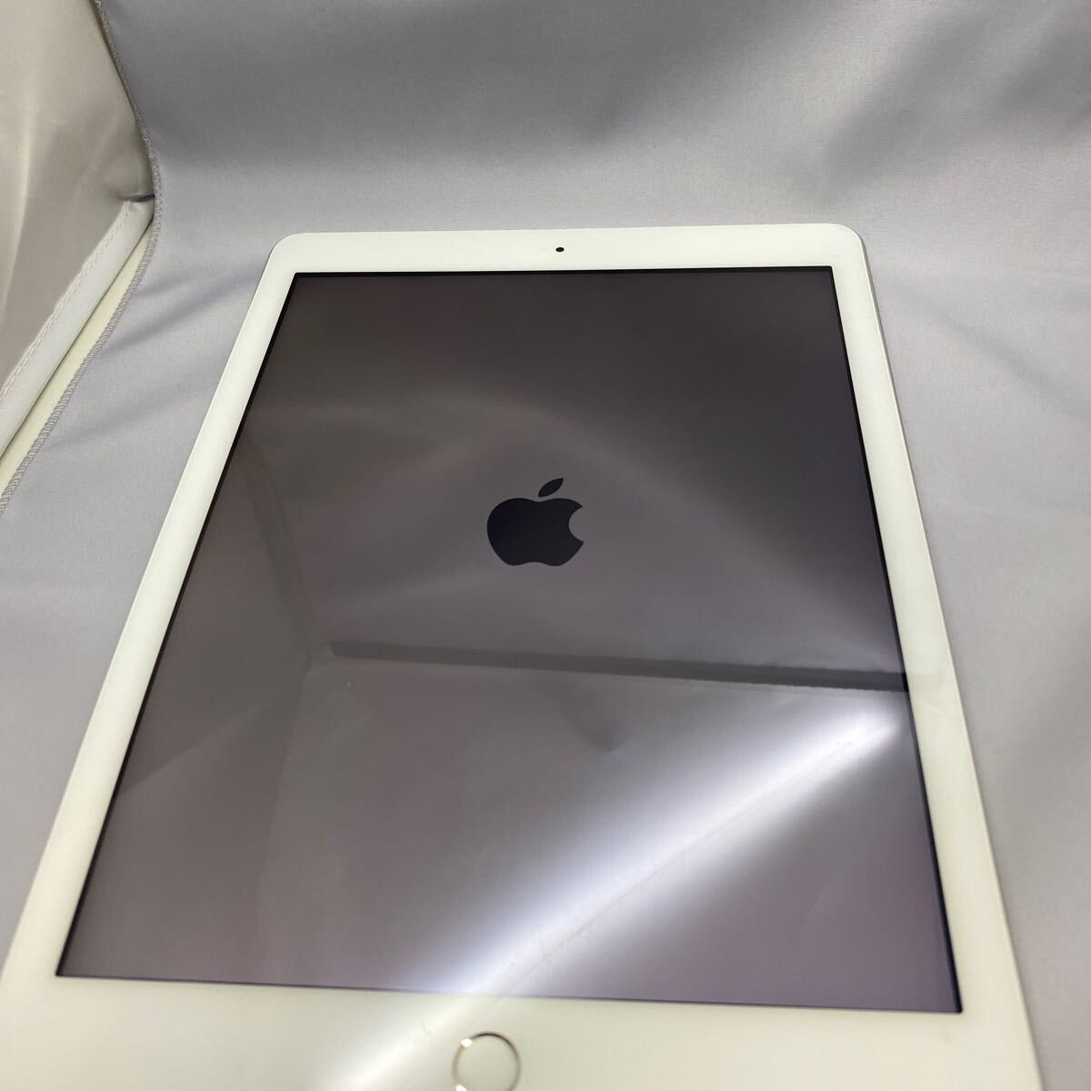 【やや傷や汚れあり】697 Apple iPad (5th generation) Wi-Fi 32GB SILVER A1822 Apple SIMフリーの落札情報詳細 - Yahoo ...