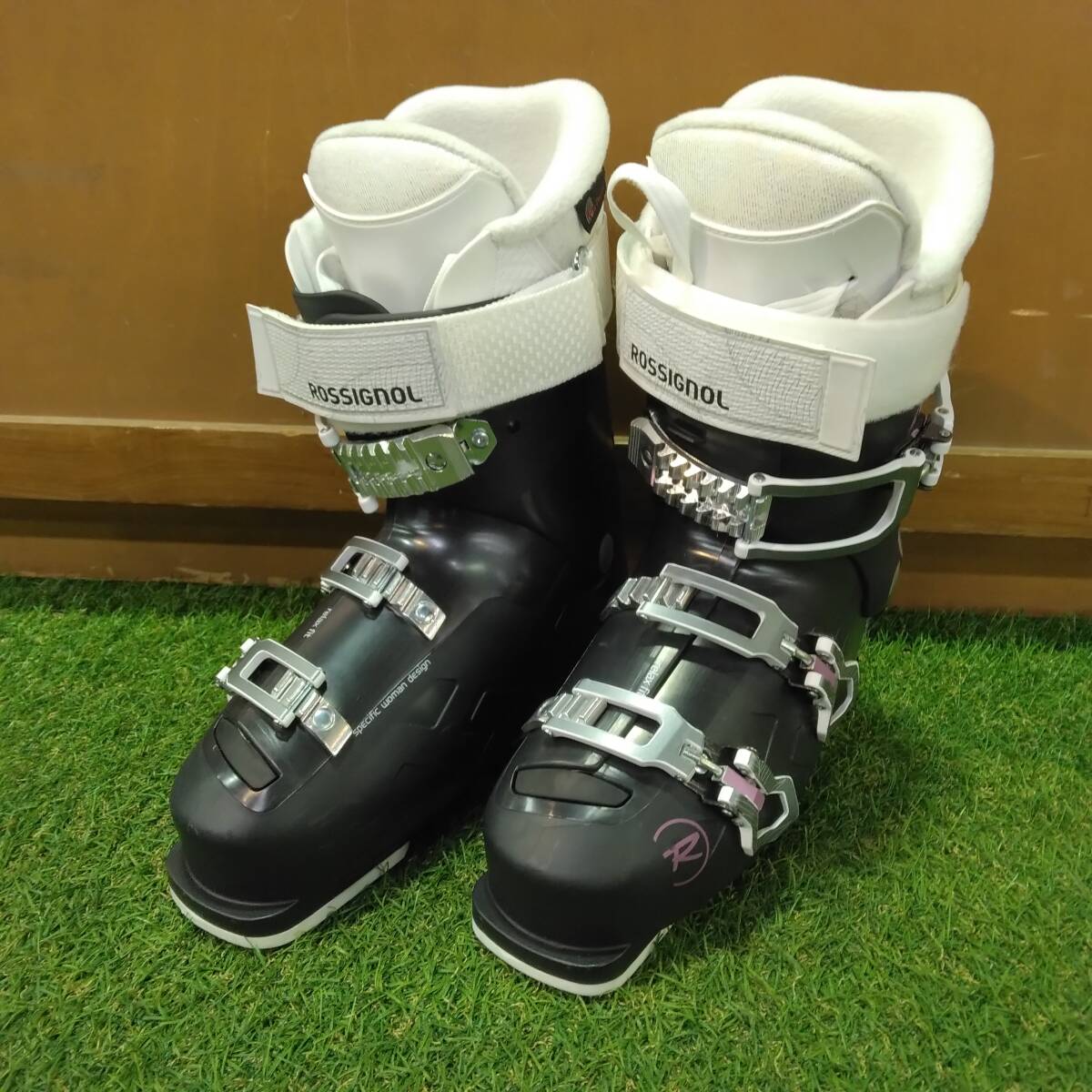 【未使用】未使用ROSSIGNOL(ロシニョール)KIARA SENSOR 50 初級者向 レディース スキーブーツ RBC8280 ...