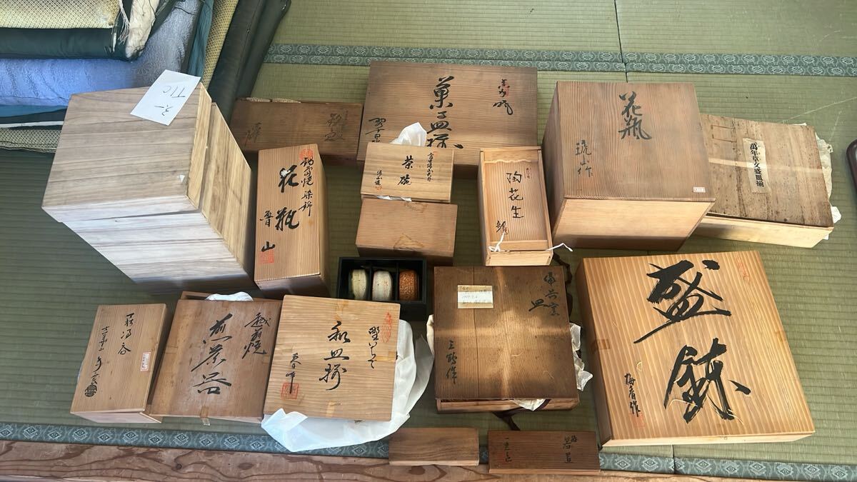 【やや傷や汚れあり】戸1001b 桐箱 陶器 まとめ売り 花瓶 木箱 茶碗 皿 和食器 壺の落札情報詳細 - Yahoo!オークション落札価格検索 オークフリー