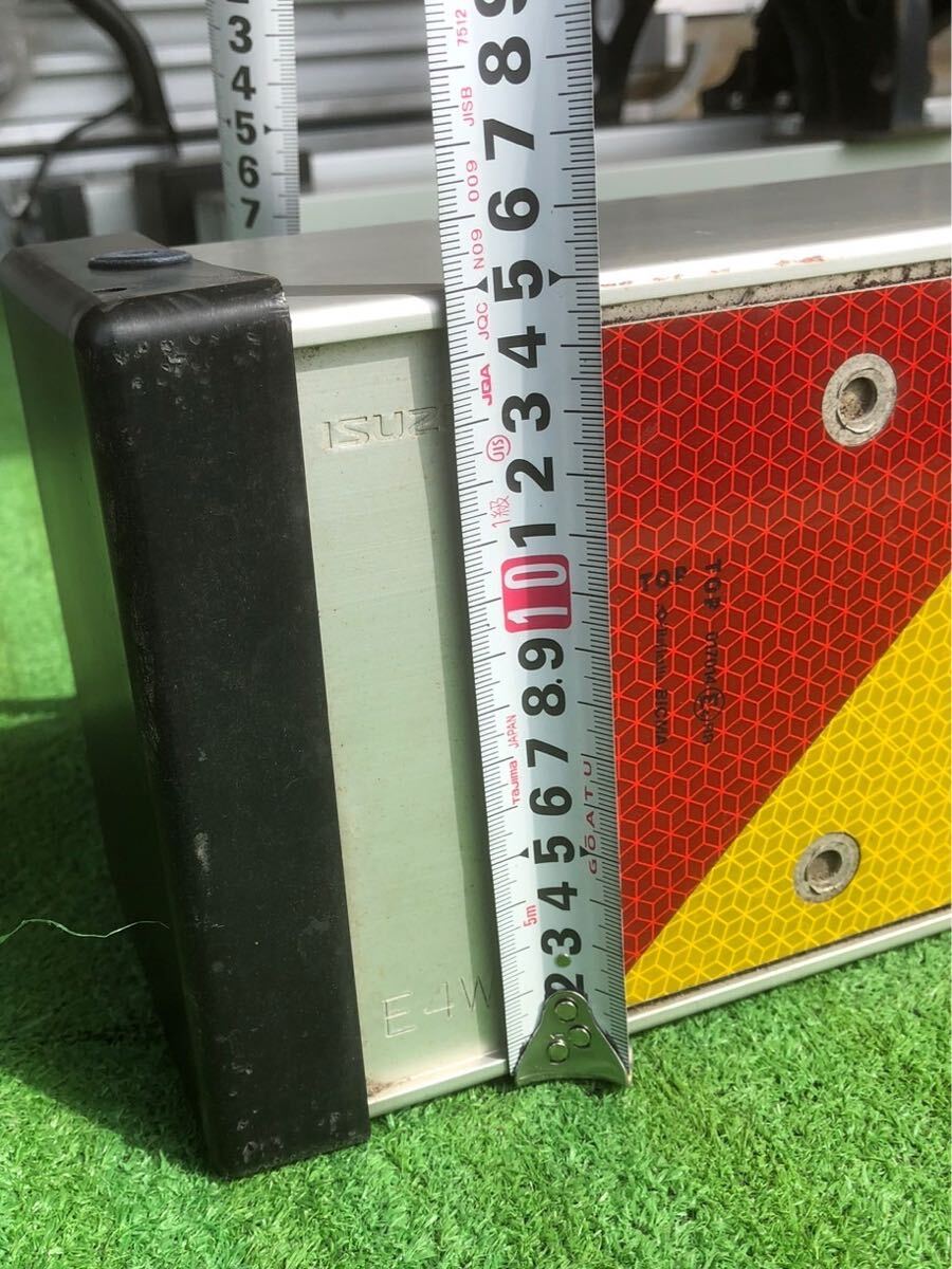 【やや傷や汚れあり】★新古品★いすゞ トラック用 アルミ リヤバンパー/リアバンパー E4W 約2330㎜×150㎜×110㎜ 1170-12-FBNの落札情報詳細 - Yahoo ...