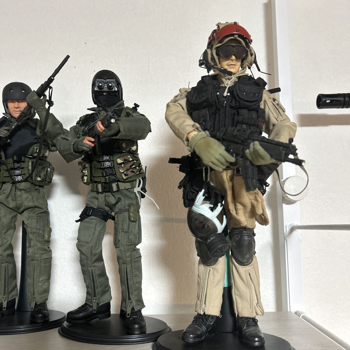 【傷や汚れあり】ミリタリーフィギュア 1/6 4体セット ネイビーシールズ VBSS NAVY SEALs MP5 ホットトイズ サイドショウ ...