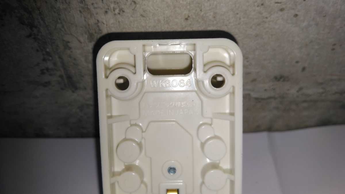 Panasonic WK3064 抜け止め接地ダブルコンセント 5個セットの落札情報詳細 - ヤフオク落札価格検索 オークフリー