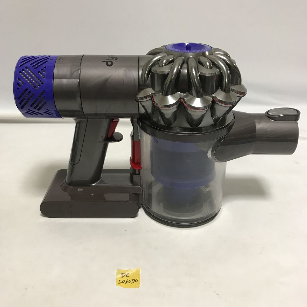 【傷や汚れあり】dyson ダイソン コードレス掃除機 DC50? DC60? DC70? コードレスクリーナー 本体と充電器 動作確認 現状 ...