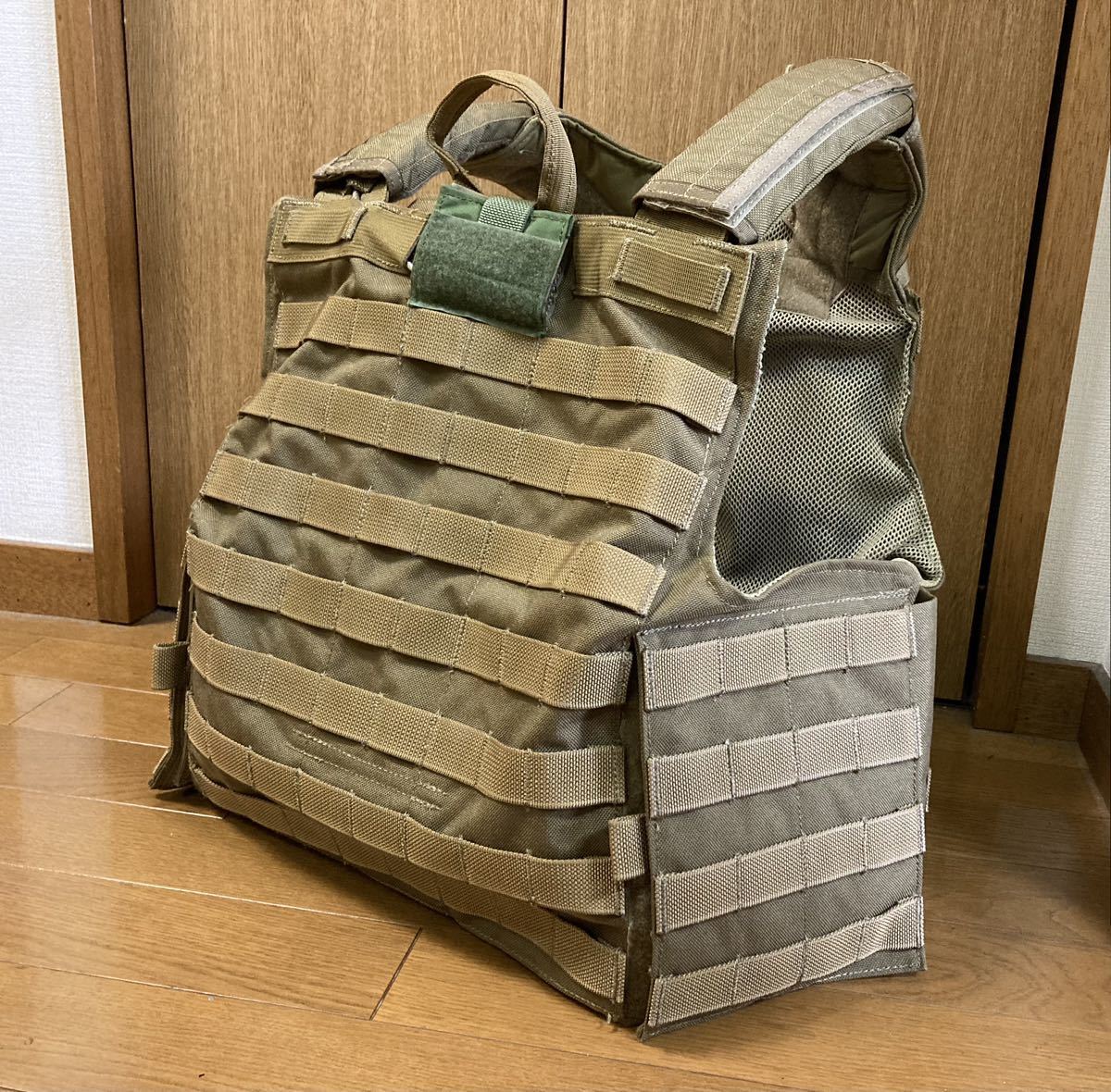 【目立った傷や汚れなし】美中古 FLYYE CIRAS サイラス プレートキャリア タンカラー レプリカ ベスト プレキャリ サバゲー 装備 ...