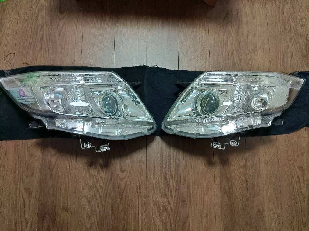 【やや傷や汚れあり】ノア Si エスクァイア Zrr80w Zrr80g Zrr85w Zrr85g Zwr80g 前期 Led 左右