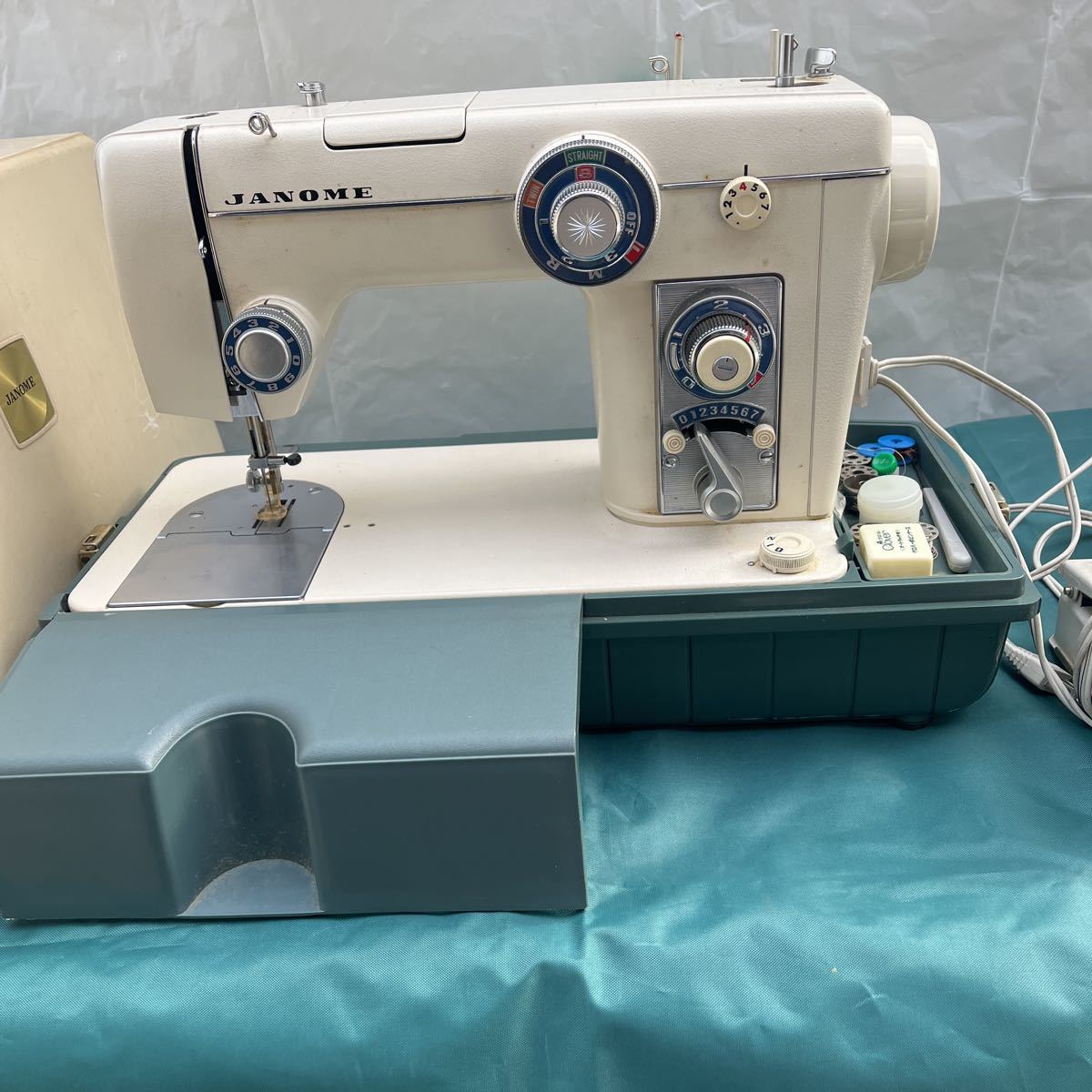 【中古】★JANOME390★ジャノメミシン★390★フットペダル付★通電確認済★骨董品★着払い★ の落札情報詳細| ヤフオク落札価格情報 ...