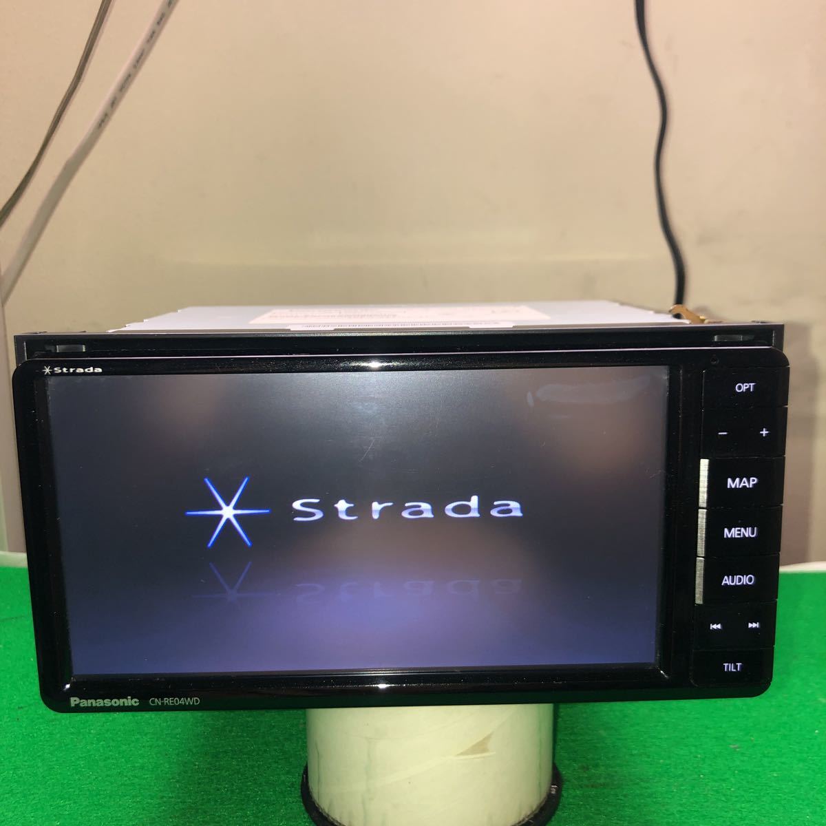 【目立った傷や汚れなし】★保証付動作★ Panasonic Strada CN-RE04WD メモリーナビ 200mmワイド ★地図デタ2017年版 ★フルセグ Bluetoothの落札情報 ...