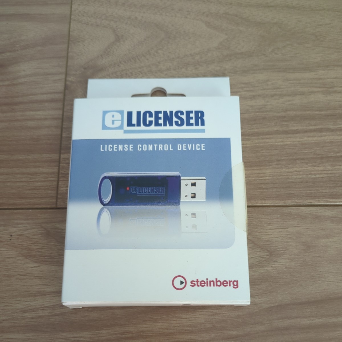 【目立った傷や汚れなし】送料無料 正規品 正規ライセンス譲渡 Cubase Pro 10.5 & USB-eLicenser DAW ...