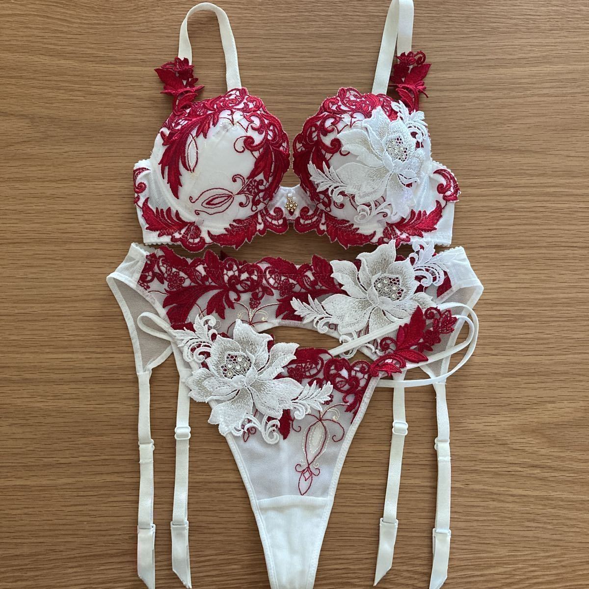 【傷や汚れあり】Salute サルートワコール78G 歌舞伎 店舗限定 ブラD65ソング、ガーターベルトM セットP-upタイプ WHカラー 補正下着の落札情報詳細 - ヤフオク落札価格検索 ...