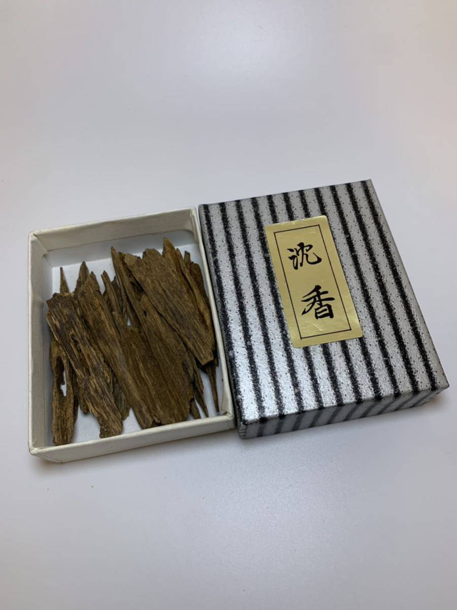 【やや傷や汚れあり】【 旧家蔵出し】香木 極上沈香 笹 15.455g樹脂分の多い沈香★香道 茶道｜沈香 伽羅｜古美術 骨董品｜お香 線香|香道具茶道具★の落札情報詳細 - Yahoo ...
