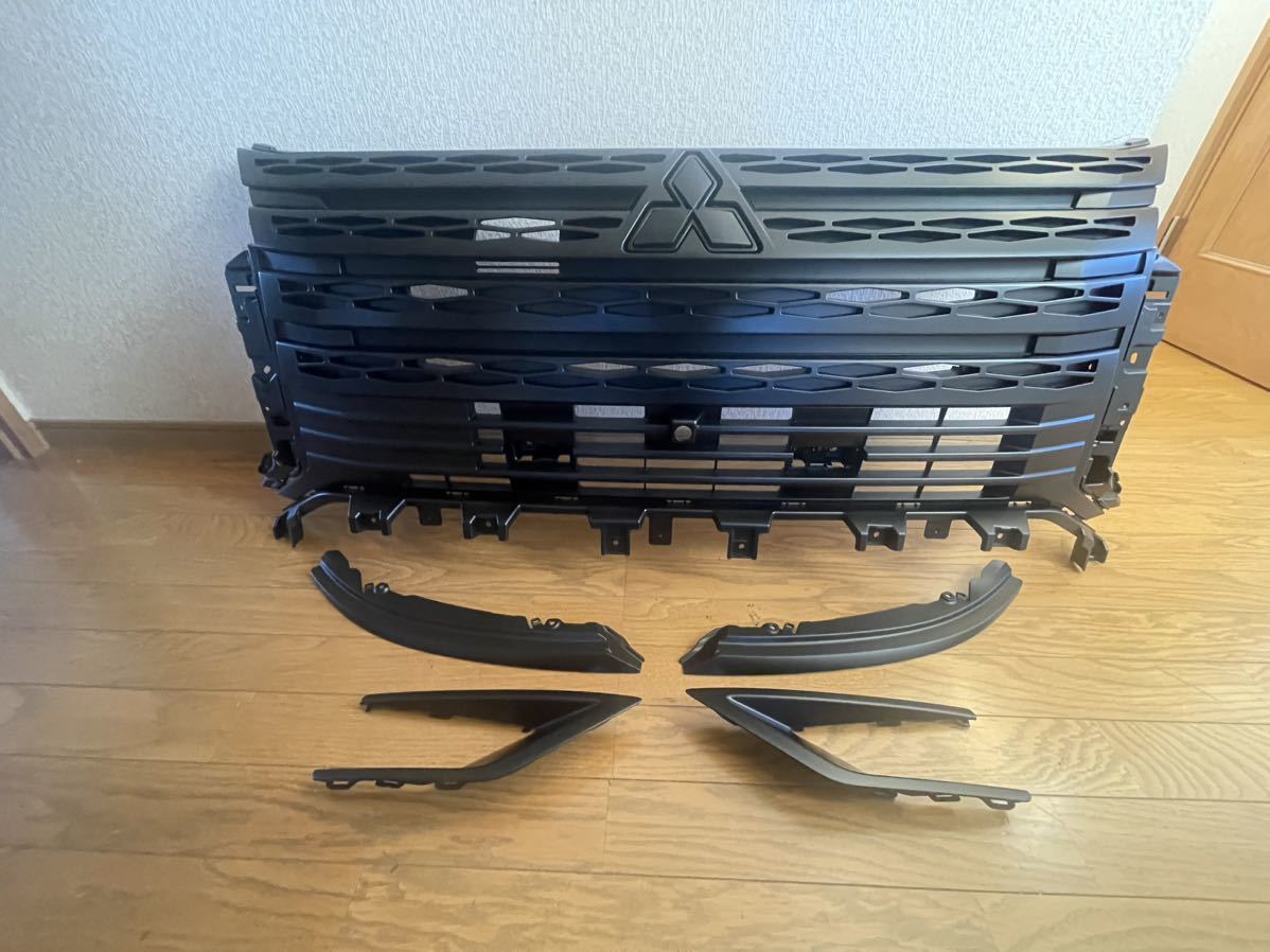 【目立った傷や汚れなし】プロ塗装 デリカ D:5後期 フロントグリル ガーニッシュ マットブラック シャモニー 純正グリル 艶消し黒 7450B123 3DA-CV1W 三菱 純正の落札情報 ...