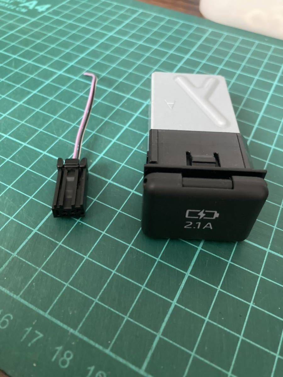【未使用に近い】新車外し 85532-B1010 ダイハツ純正USBチャージャーソケット の落札情報詳細 - ヤフオク落札価格検索 オークフリー