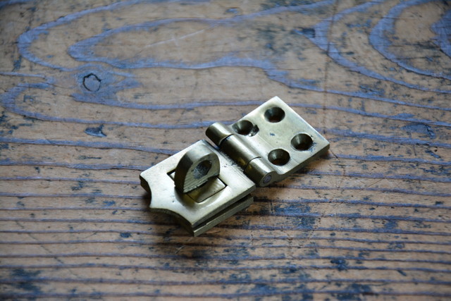 【傷や汚れあり】NO.7353 古い真鍮鋳物の掛金 58mm 検索用語→A100gアンティークビンテージ古道具真鍮金物錠扉引き戸ガラスケースの落札情報詳細 - Yahoo!オークション落札価格 ...