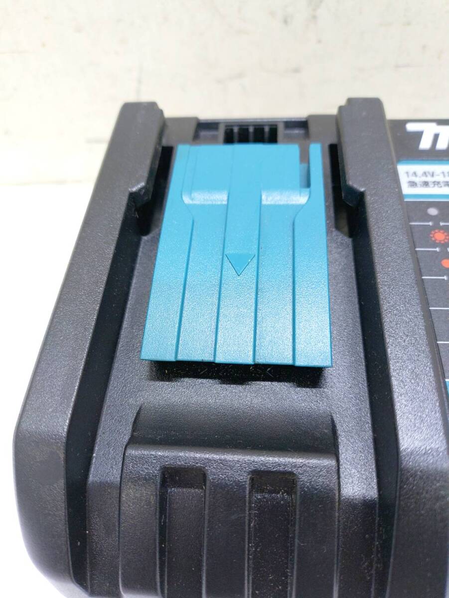 【やや傷や汚れあり】送料無料g30847 makita マキタ 急速 充電器 DC18RF USB端子 14.4V 18V 純正品 電動工具 ...
