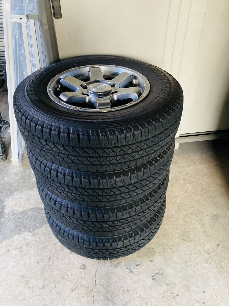 【やや傷や汚れあり】【6000円スタート】TRG 15x6J 5穴 PCD:114.3 ハブ径:58 ET:52 ブリヂストン VRX 195 ...