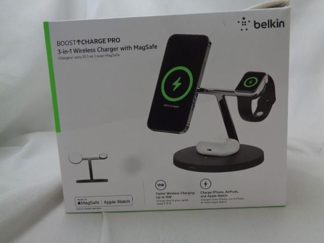 【全体的に状態が悪い】【同梱可】中古品 家電 belkin ELECOM Smart Pen 充電器 折りたたみキーボード 等 グッズセットの ...