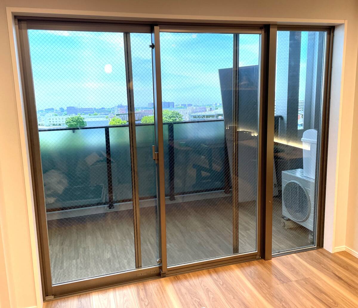 【やや傷や汚れあり】 モデルルーム設置品/三協アルミ/2022年製/リビングサッシ/ペアサッシ/3枚組/1枚FIX/2450mm×1980mm/枠有 WK⑥の落札情報詳細 - Yahoo ...