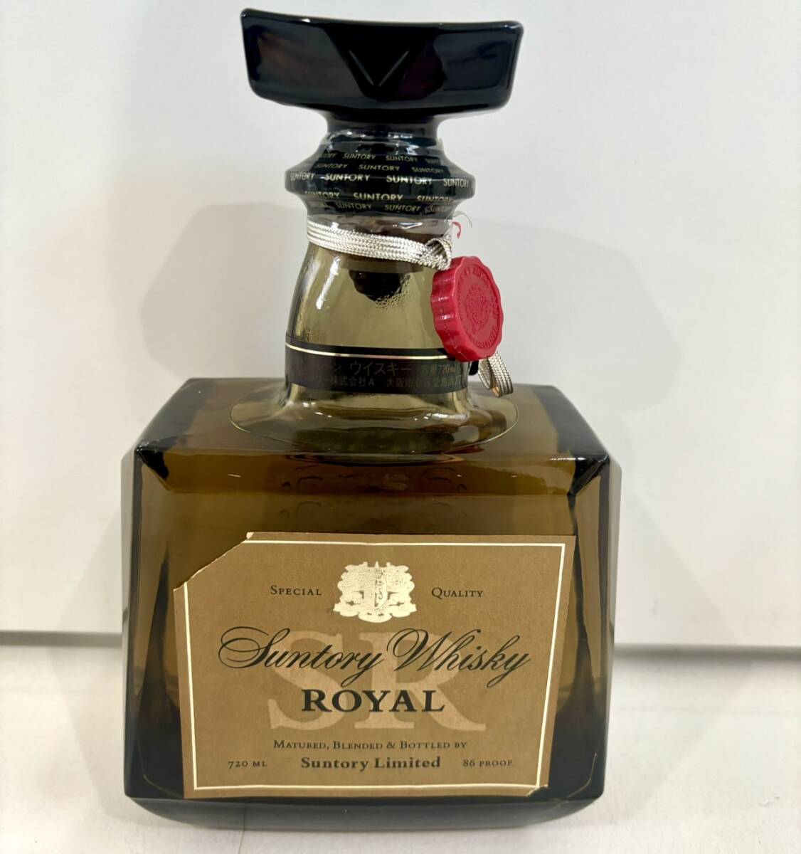 【目立った傷や汚れなし】サントリーウィスキー ローヤル12年 ROYAL 青ラベル 720ml 43％ 未開栓 青12②の落札情報詳細 - Yahoo!オークション落札価格検索 オークフリー