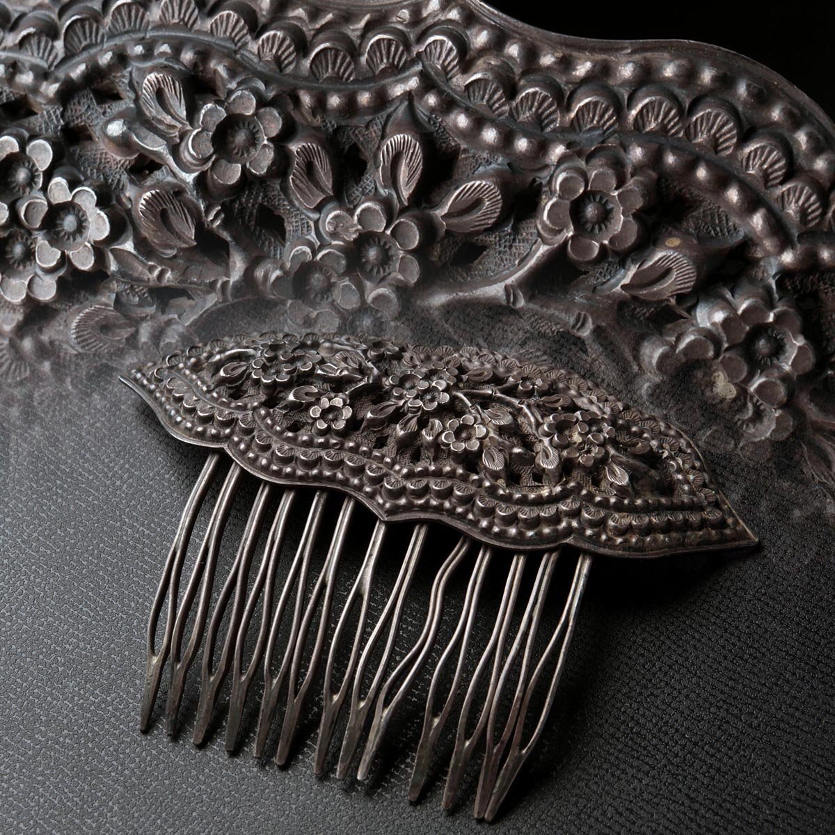 【やや傷や汚れあり】ES490 中国美術 銀製 梅花盛上 髪飾・銀浮雕折枝梅圖片髪梳 横9.1cm 重51g・ヘアコーム アクセサリー 中国古玩の落札情報詳細 - Yahoo!オークション落札 ...
