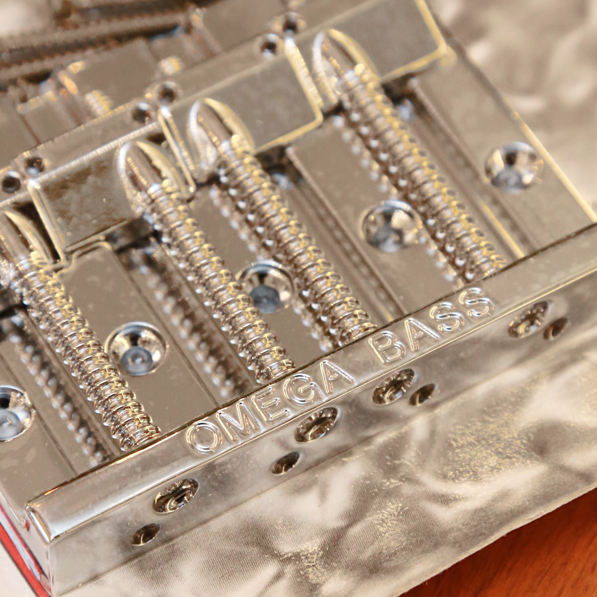 【未使用】送料無料 Allparts オールパーツ BB-3350-010 4-String Omega Bass Bridge オメガ ベースブリッジ 4弦 クローム 「6039 OMEGA ...
