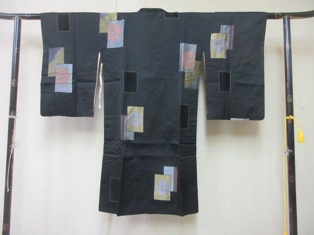 【目立った傷や汚れなし】1円 良品 正絹 道行着 和装コート 縮緬 黒 アンティーク ビロード 色紙 高級 袷 身丈106cm 裄64cm【夢職】★★★の落札情報詳細 - Yahoo ...