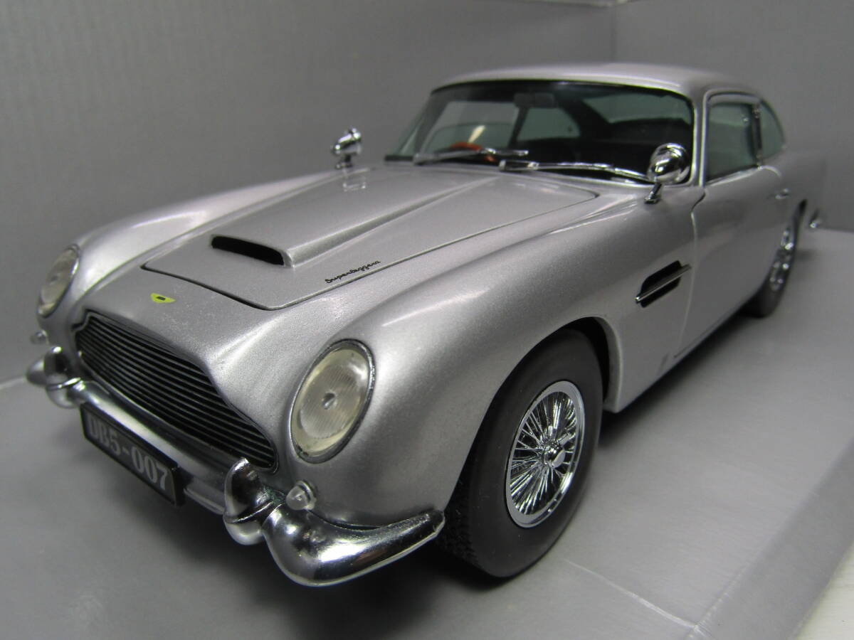 【目立った傷や汚れなし】Aston Martin アストンマーチン 1/18 アストンマーティン DB5 1963 Silver Grey 007 ノータイム トゥ ダイ DB5 Coupe ...