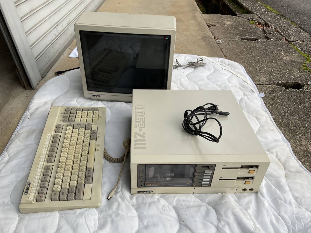 【全体的に状態が悪い】SHARP シャープ MZ-2500 MZ-2521/MZ-2500専用 MZ-1D22 ブラウン管モニター/パソコン ...