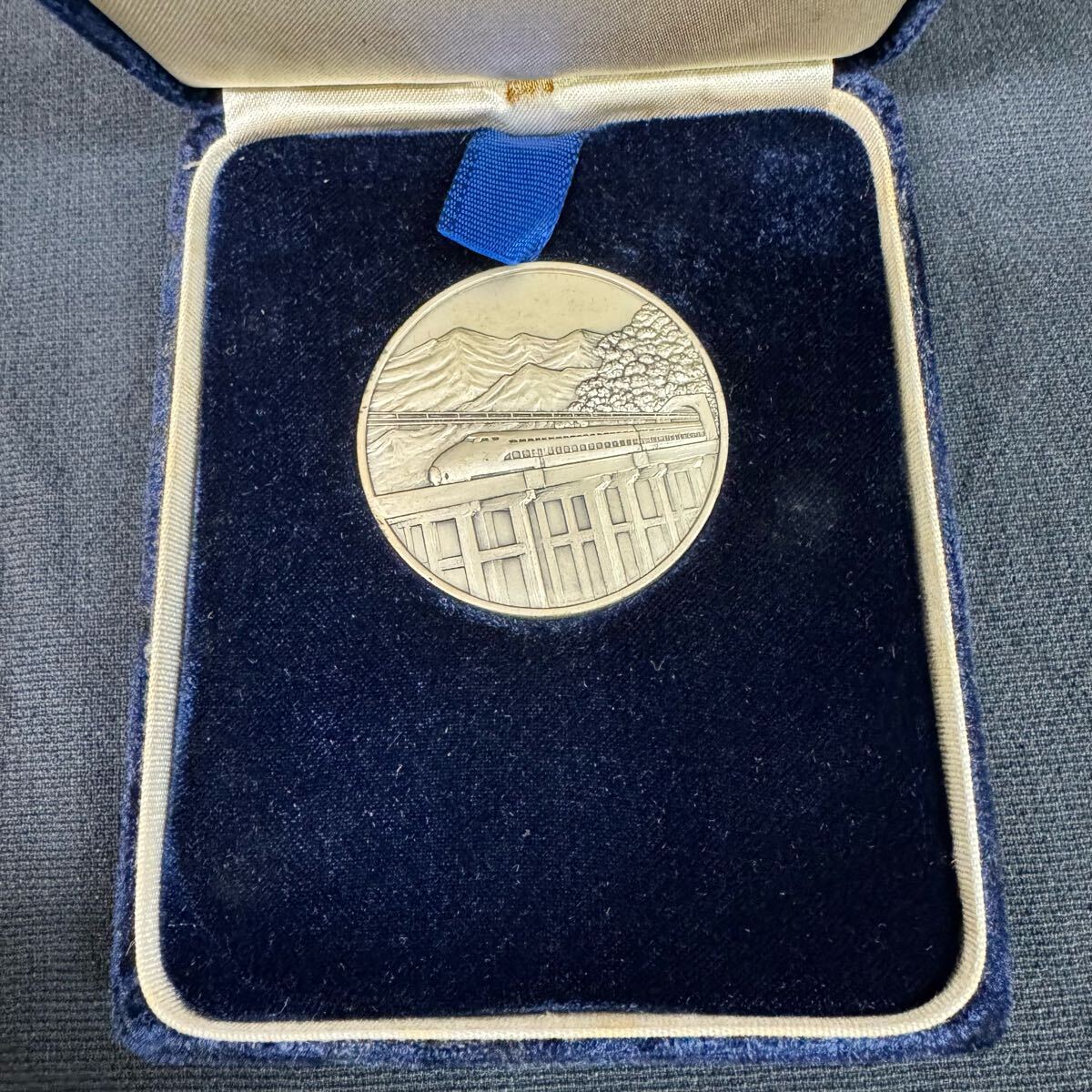 【傷や汚れあり】 純銀 記念メダル 上越新幹線補佐トンネル竣工紀念 1980 西松建設株式会社 ケース付 約56g 鉄道グッズ アンティーク コレクション 216-93の落札情報詳細 ...