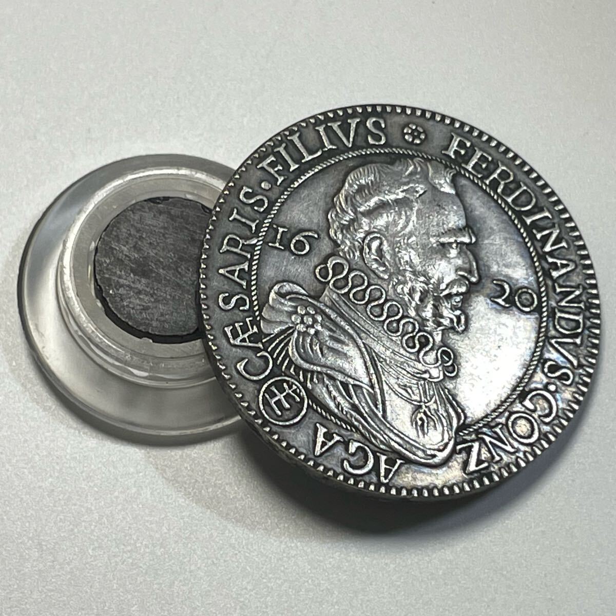 【目立った傷や汚れなし】イタリア 硬貨 古銭 グアスタッラ公国 1620年 金羊毛騎士団の紋章 クラウン 盾 コイン 重28.48g 銀貨の落札情報詳細 - Yahoo!オークション落札価格 ...