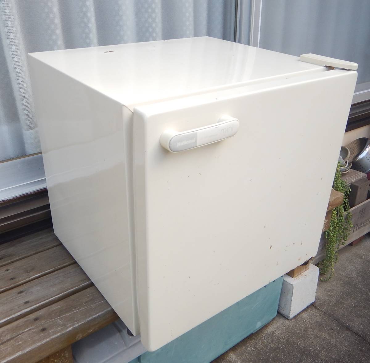 小型冷蔵庫 ナショナルNR-57P-WW 白 100V ホテル、アパート、ベッドルーム、ガレージ、事務所等にの落札情報詳細 - Yahoo ...