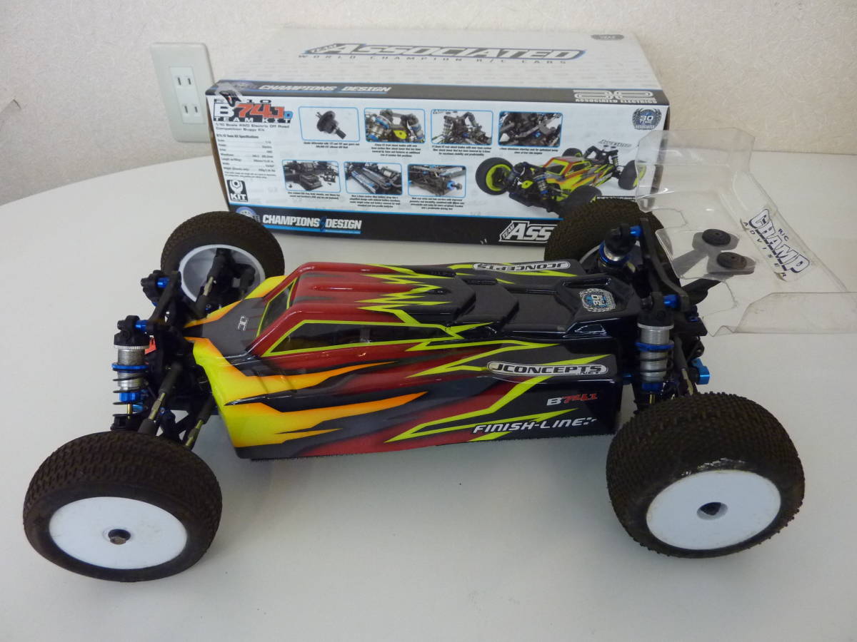 【やや傷や汚れあり （詳細）】ASSOCIATED アソシ RC10 B74.1D シャーシ ボディ付 完成品 1/10RC ダート路面向 ...